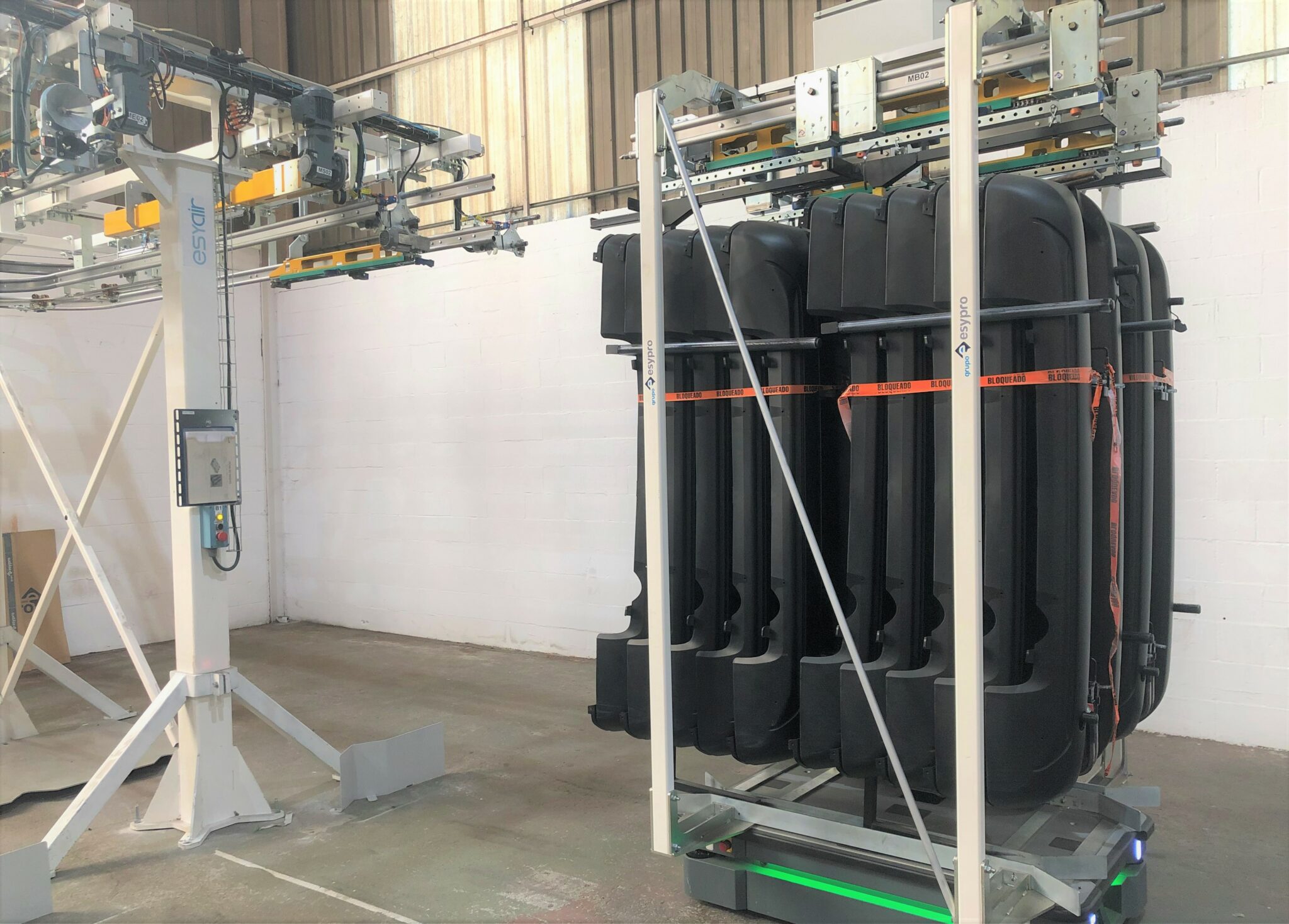 Esypro presents EMC: mobile robotics for your warehouse management - Esypro