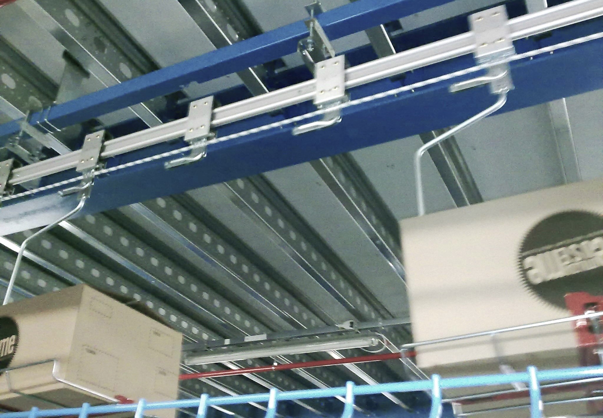 Transportadores Aéreos: Guía para optimizar tu logística interna - Esypro